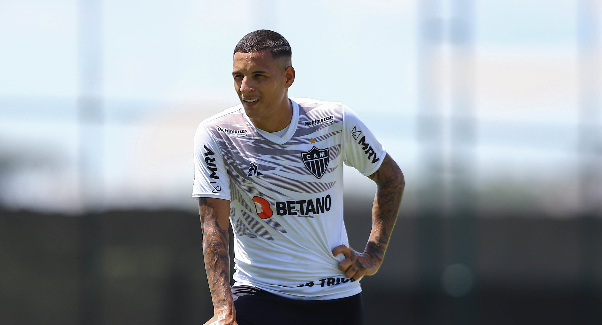 Arana comenta posicionamento e disputa sadia na esquerda - Clube ...