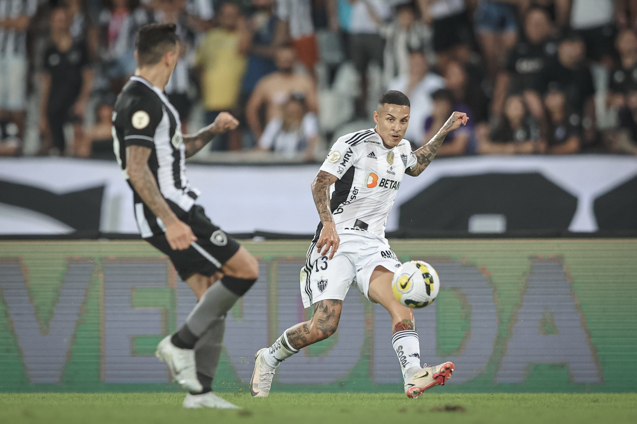Galo vence o Botafogo e assume liderança - Clube Atlético Mineiro