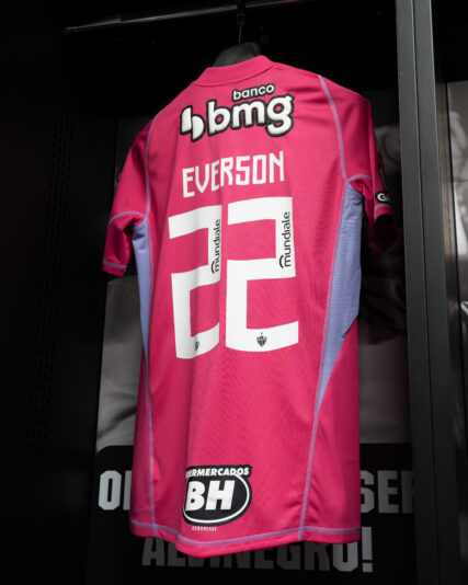 Galo terá camisa de goleiro especial no Outubro Rosa - Clube Atlético ...